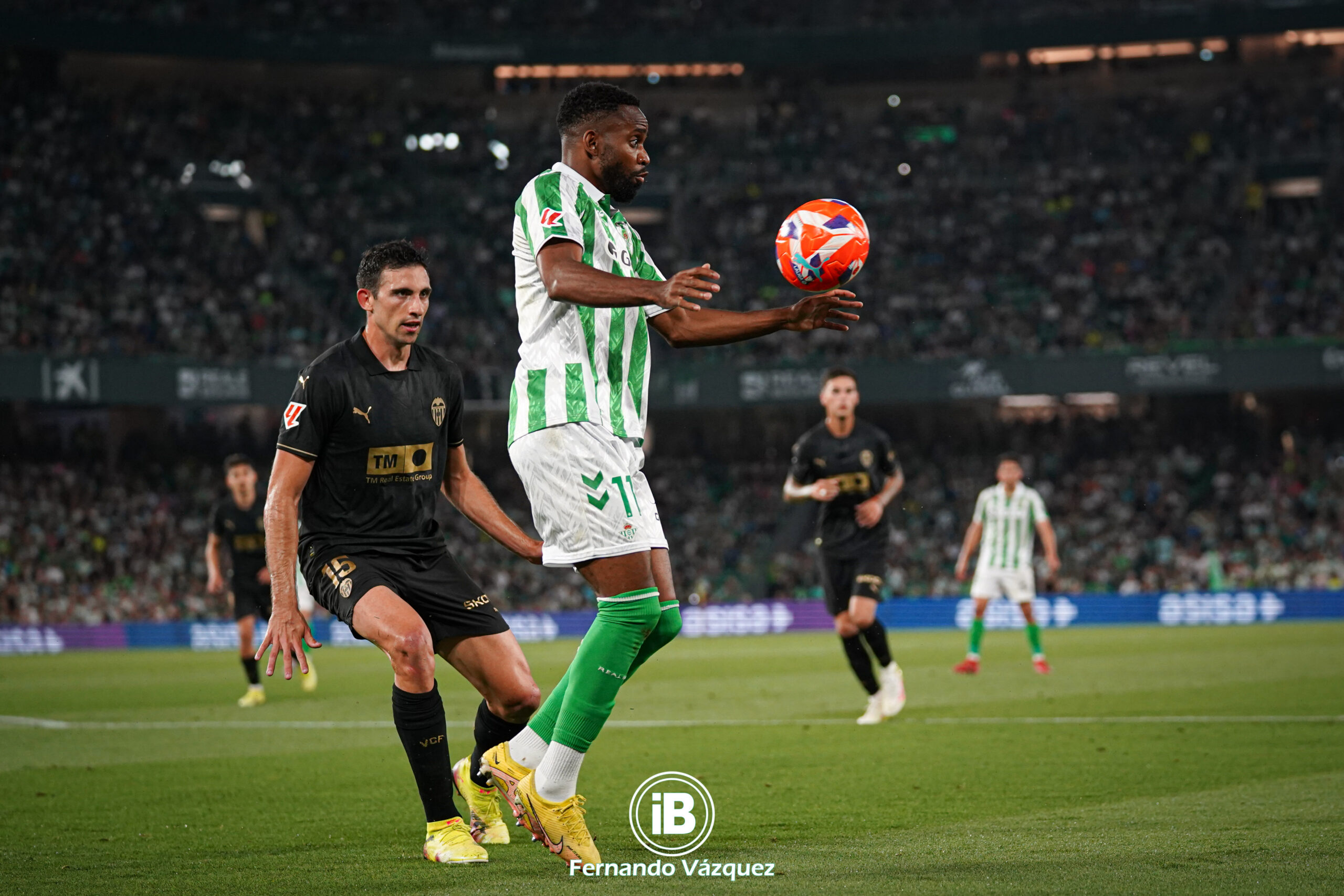 Bakambu ya es el máximo goleador histórico del Betis en Europa