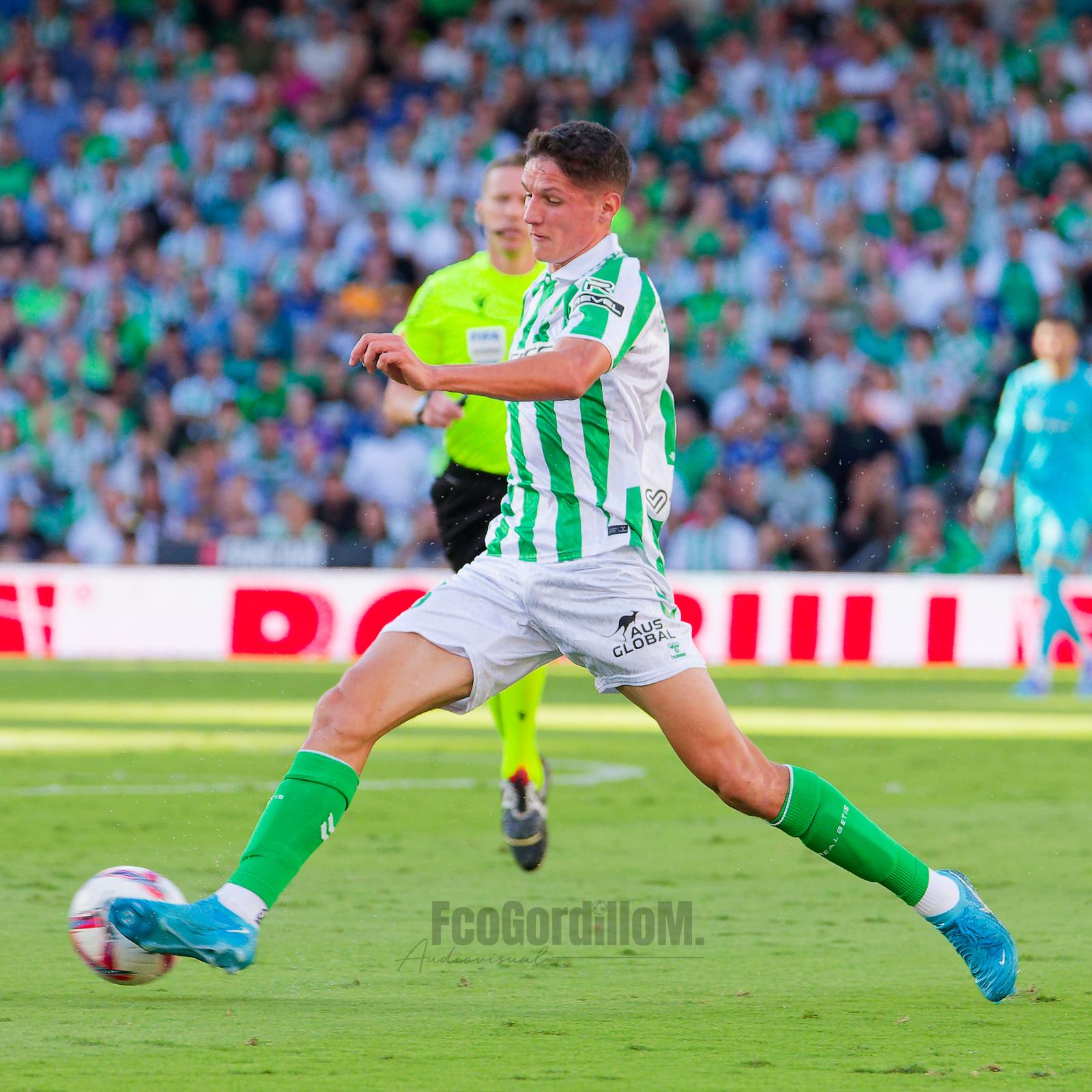 El Betis rechaza la primera oferta del Sporting de Portugal por Sergi ...